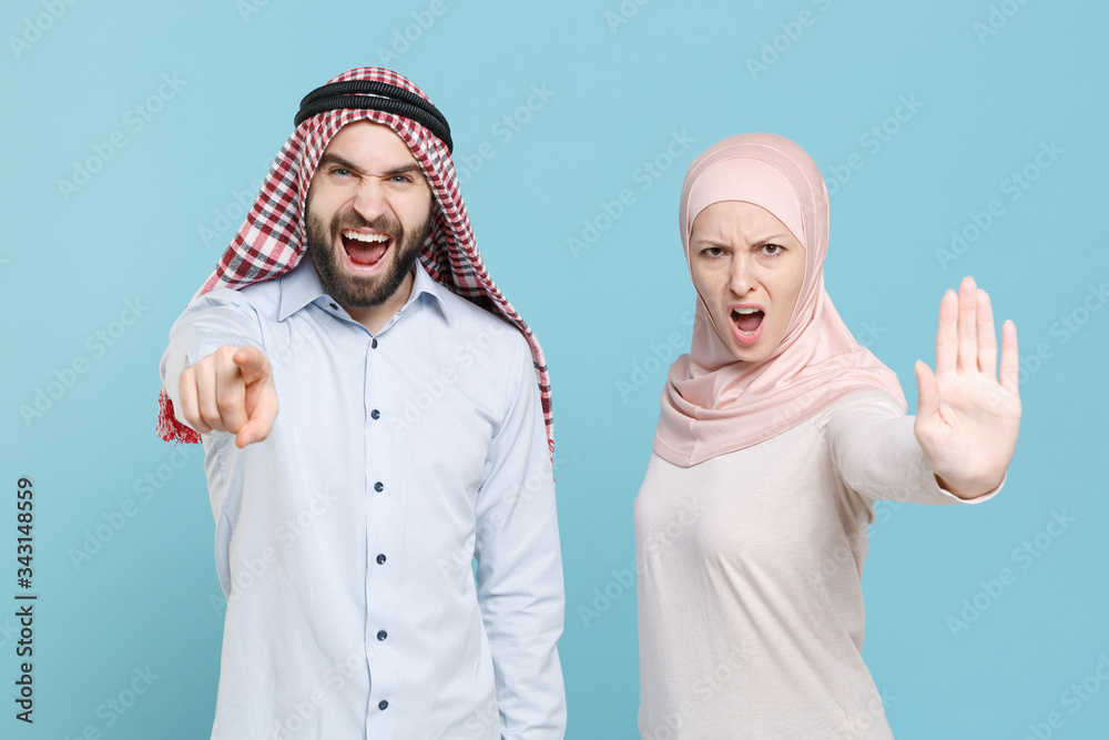 Angry couple friends arabian muslim man wonam in keffiyeh kafiya ring ...