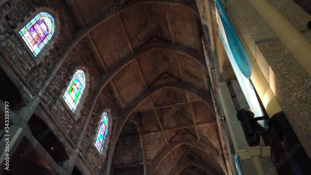 Vidéo Stock Interior view of old stone and wooden church altar and ...