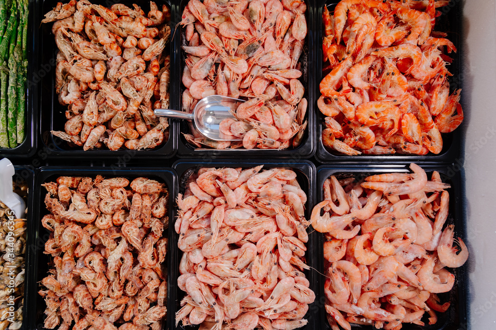 Frozen prawns in a supermarket refrigerated display case. Frozen ...