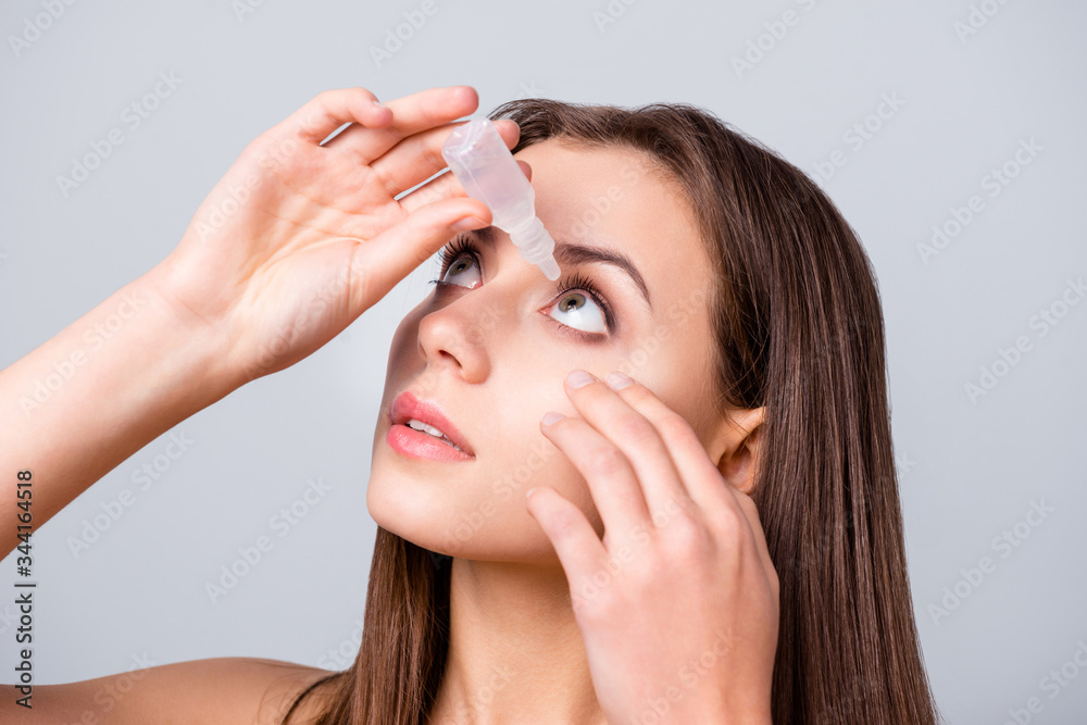 Close-up portrait of her she nice attractive lovely pretty brown-haired ...