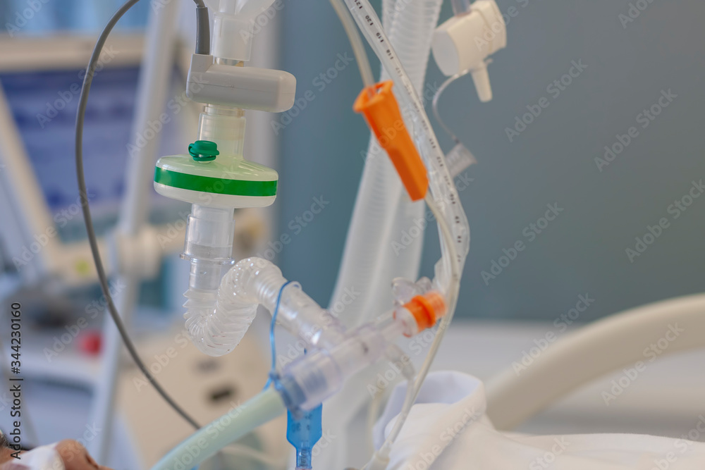 Respiratory connection tube, HME filter, carbon dioxide sensor and ... Respiratory connection tube, HME filter, carbon dioxide sensor and ...