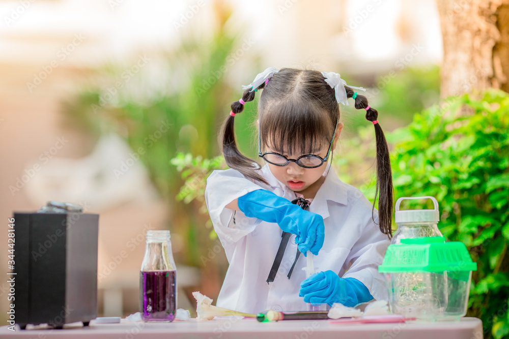 Close up view For a cute girl, a concept learning science process ...