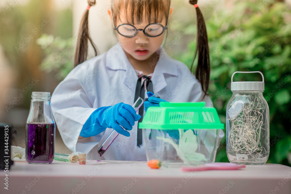 Close up view For a cute girl, a concept learning science process ...