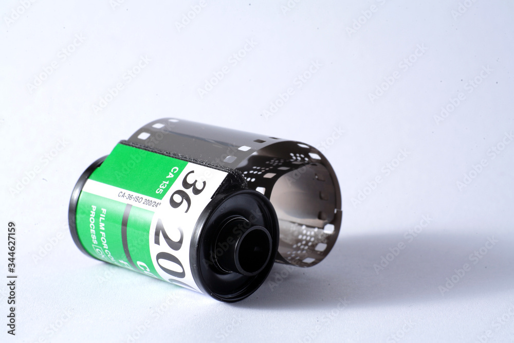 vintage 35mm Leica analogue film rolls canister 136 color slide bulk ...