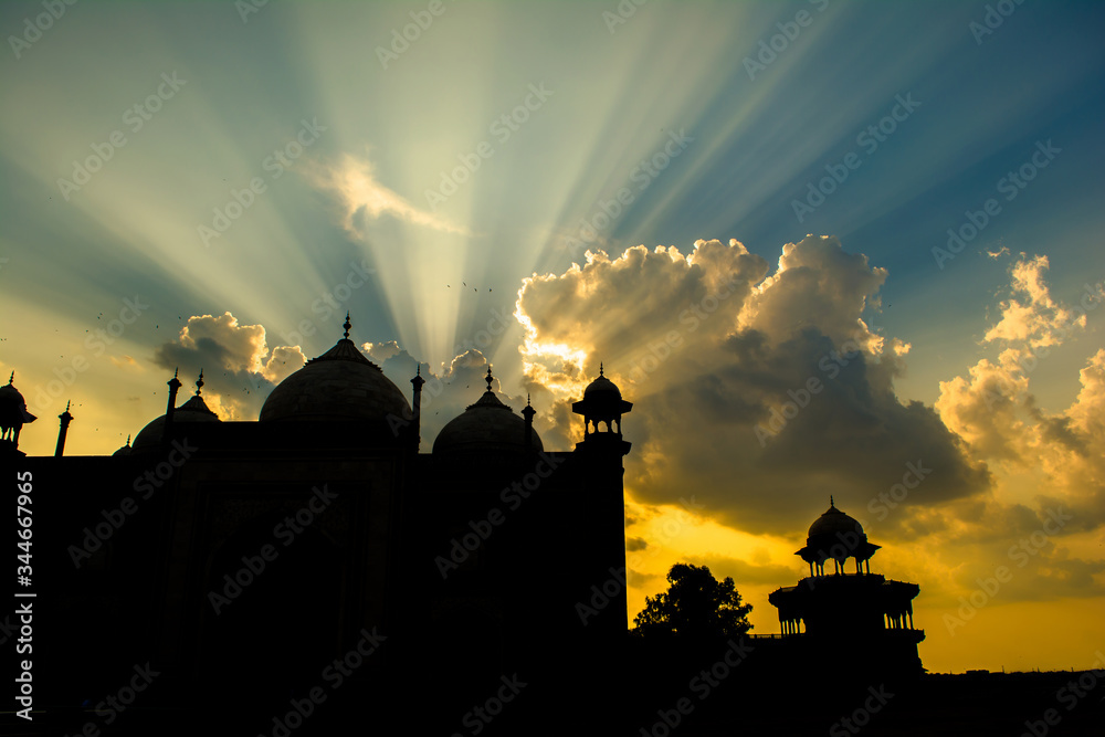 The Grate Taj Mahal of India was commissioned by Shah Jahan in 1631 ...