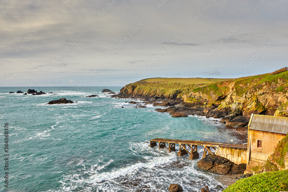 Foto de Image of the bay and former life boat station at Lizard Point ...
