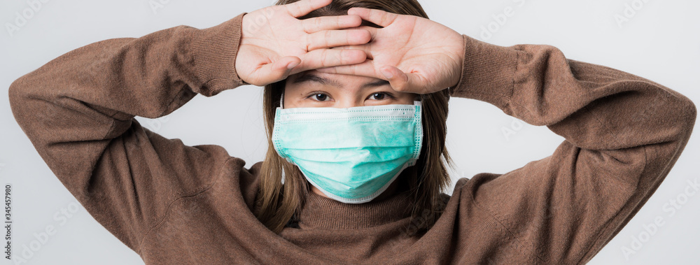 Young Asian woman wearing a protective face mask to prevent the spread ...