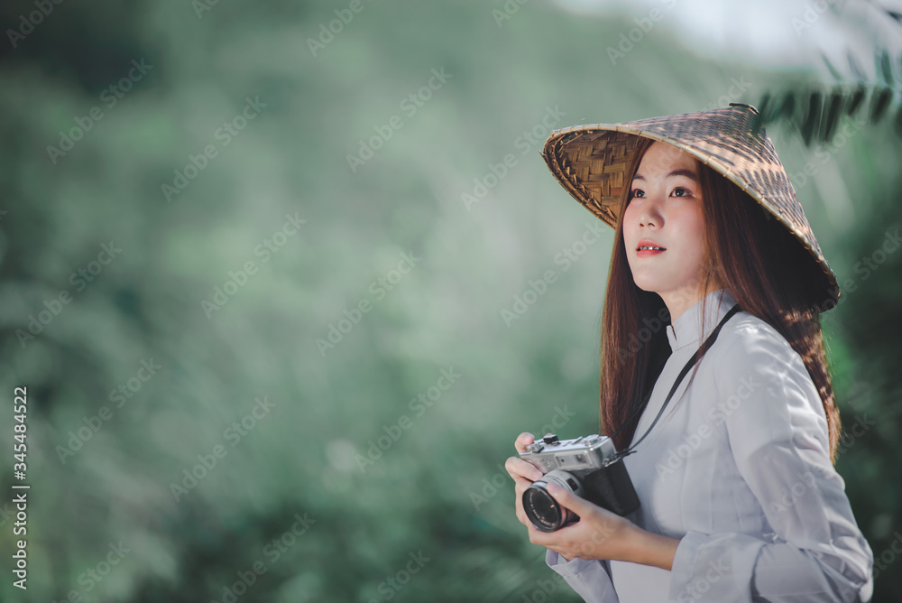 Beautiful Vietnamese girl in traditional costume of Vietnamese culture ...