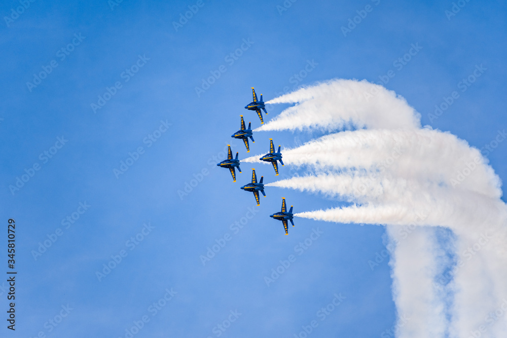 Foto de Oct 12, 2019 San Francisco / CA / USA - The Blue Angels flying ...