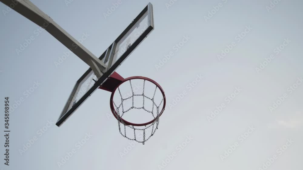 Video Stock Young man trains jumping with basketball to hit ring ...