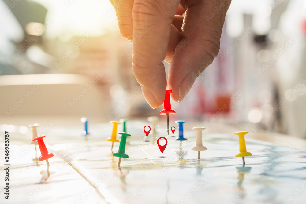 Soft focus hand holding paper pin on blur perspective road map, Red pin ...