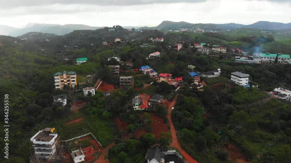 Vidéo Stock Munnar Aerial Shot of Buildings in the Hills. Munnar is a ...