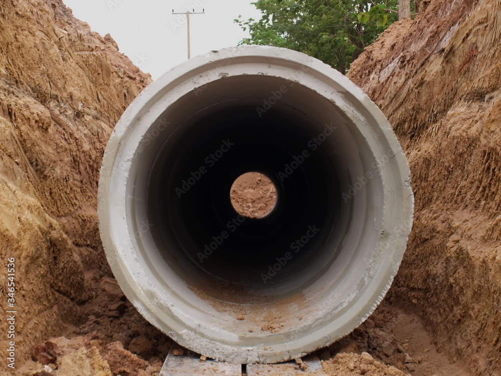 Vertical concrete drain in the hole Drainage systems under construction ...