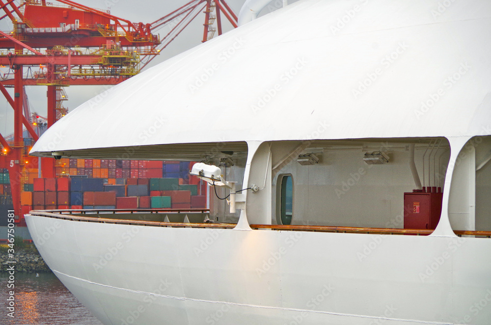 360 degree open promenade deck in bow of modern white cruiseship or ...