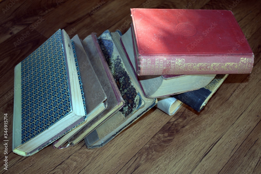 książki i wiedza Stock Photo | Adobe Stock