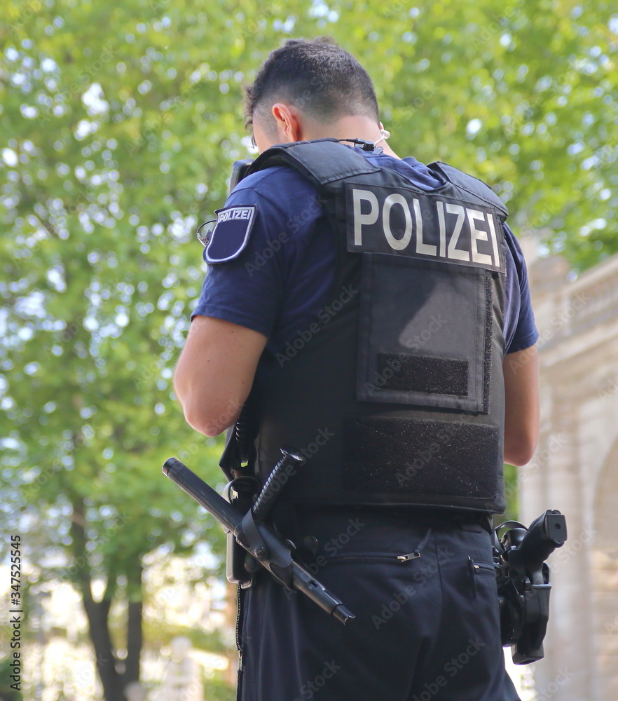 Foto de polizei, soldat, militär, gewehr, armee, waffe, tracht, krieg ...
