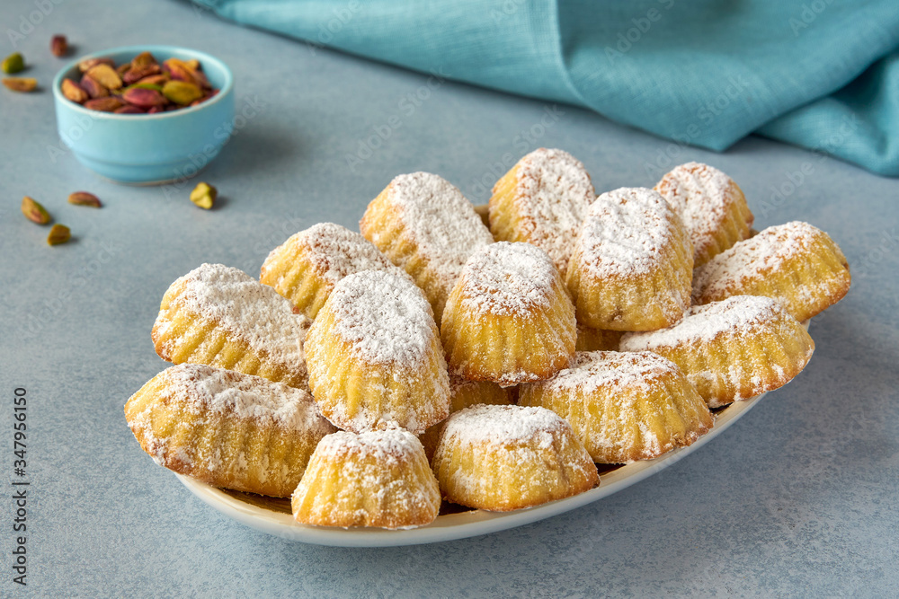 Traditional arabic eid sweets. Maamoul cookies with pistachios Stock ...