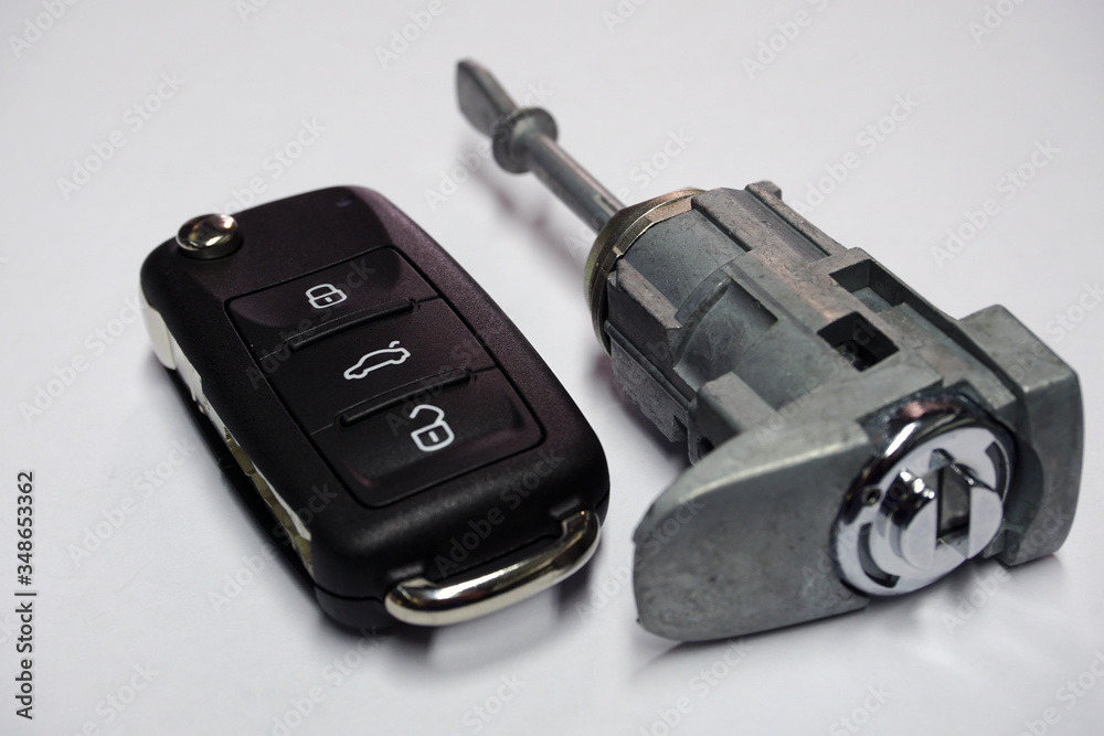 New folding ignition key with three buttons of the anti-theft control ...
