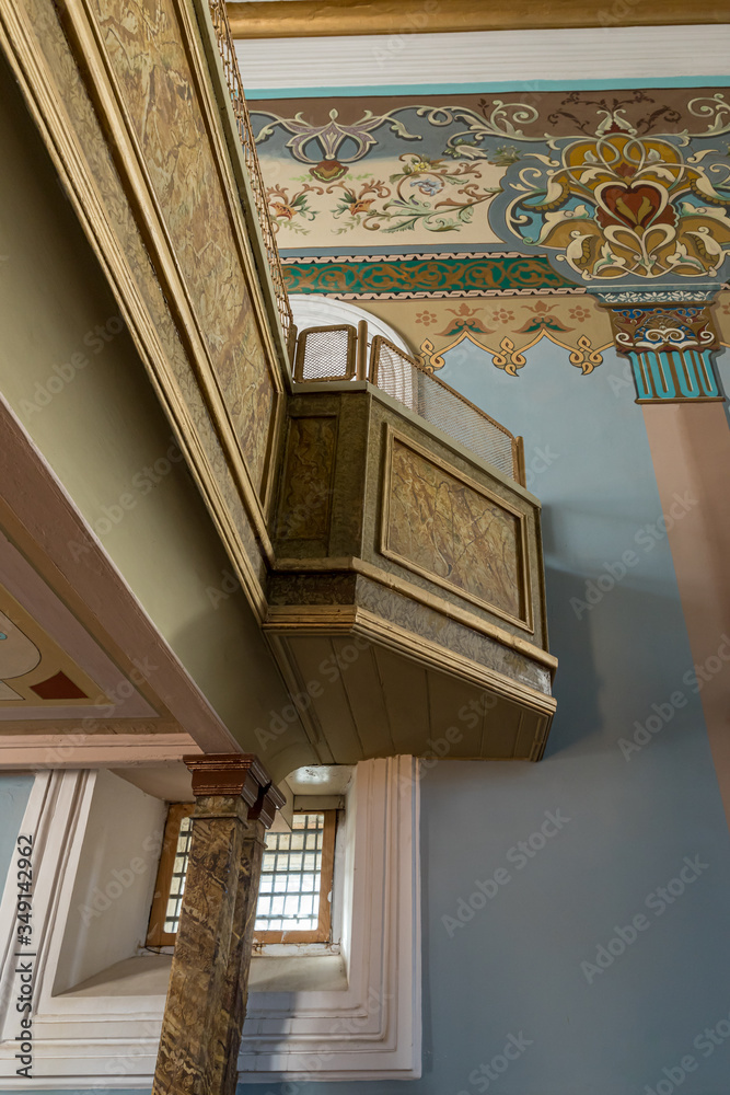 Foto Stock Balcony for women in the hall of the old synagogue on the ...