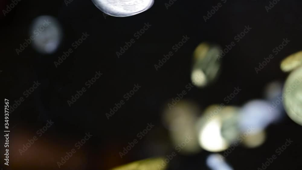 Vidéo Stock Pile of Saudi Riyal coins fall on the camera directly from ...