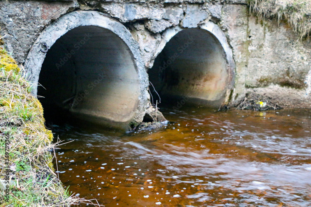 Fotka „drainage pipes made of concrete under the road, to divert water ...