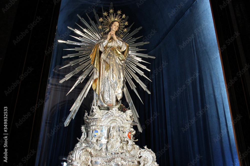 Foto de statue of our lady (?) in the our lady of immaculate conception ...