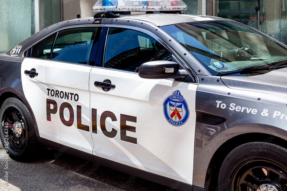 Foto de Toronto, Canada - June 24, 2017: A Police car for emergency ...