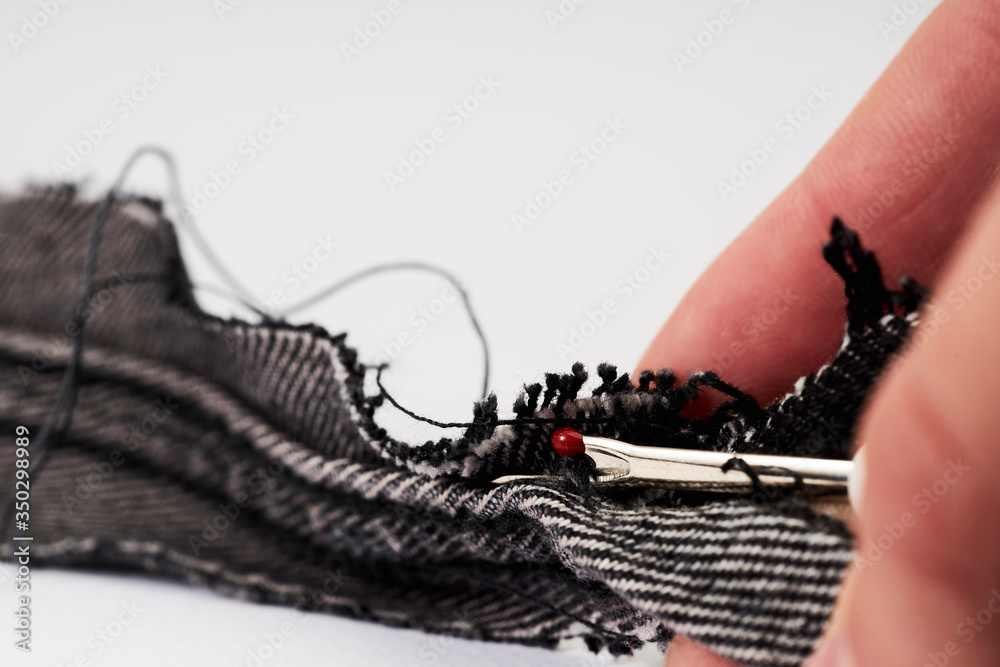 Foto de Seam ripper tool with custom turned oiled wooden oak handle on ...