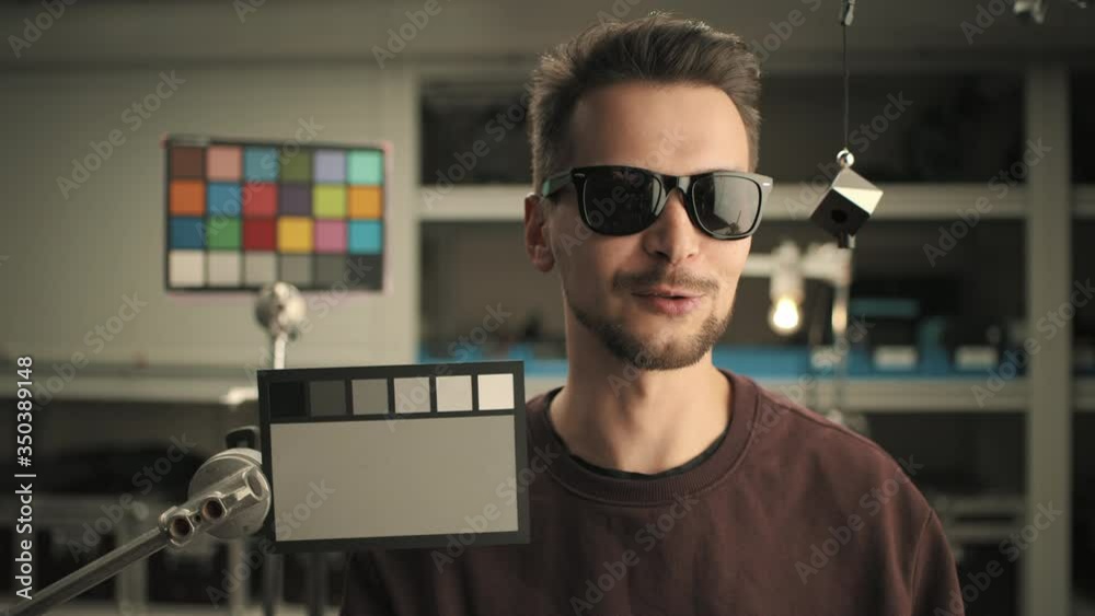 Vidéo Stock Graded and balanced by ColorChecker. Man testing ...