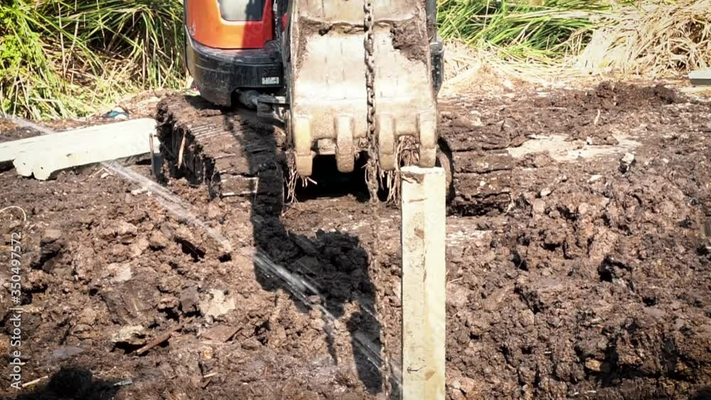 Backhoe for concrete pile driving.Pile driving Backhoe and concrete ...