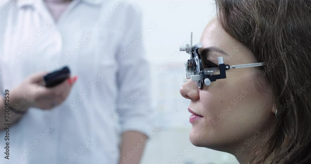 Stockvideon Female medical examination by a physician ophthalmologist ...