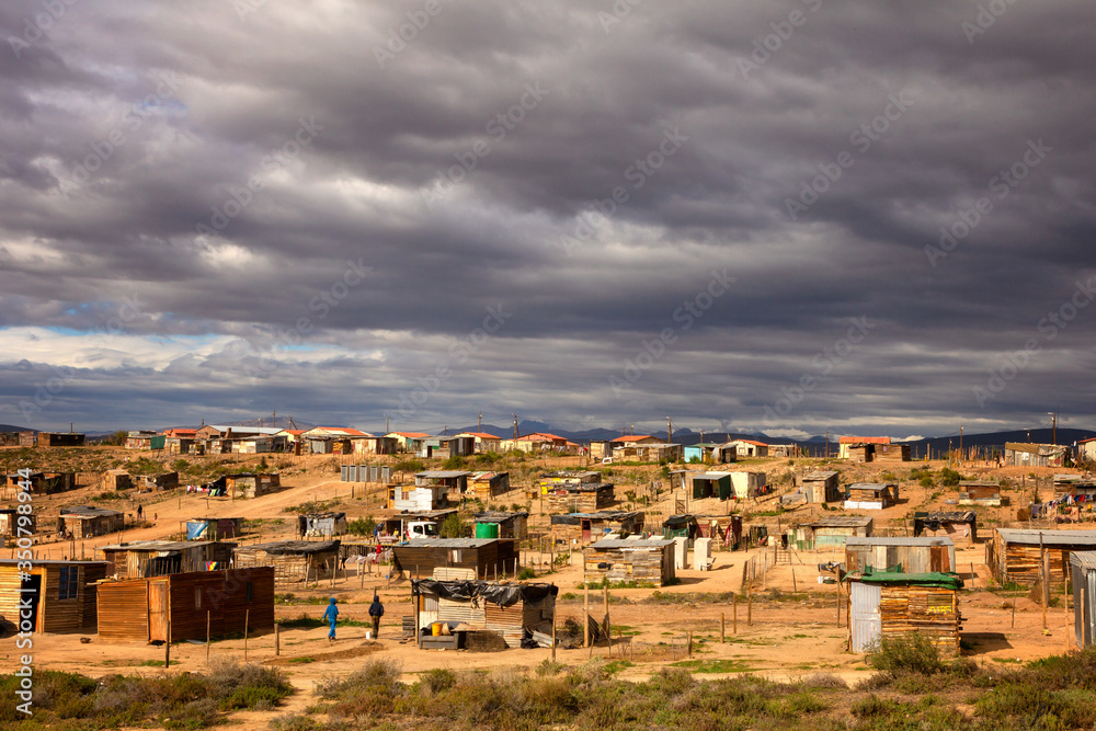 Foto de Informal settlement in South Africa. Photo shows poverty and ...