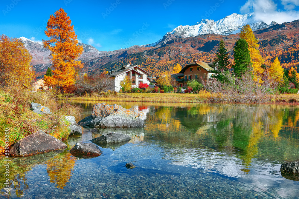 Spectacular autumn scene of Sils im Engadin (Segl) village and Sils ...