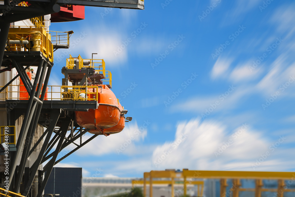 Foto de Rescue boat or Life boat or survival craft at muster station of ...