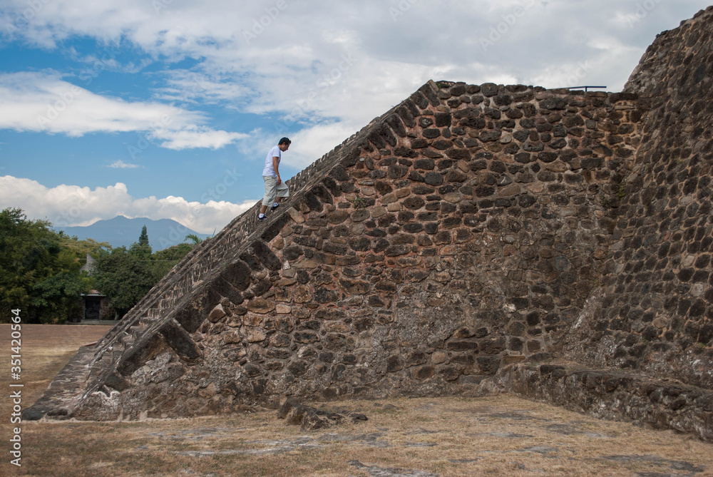 Foto de Teopanzolco, Cuernavaca, Morelos, Mexico April 2013 View of the ...