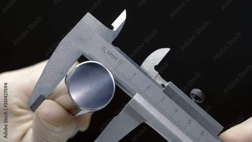 Measurement of the diameter of the pipe (cylindrical metal billet) and ...