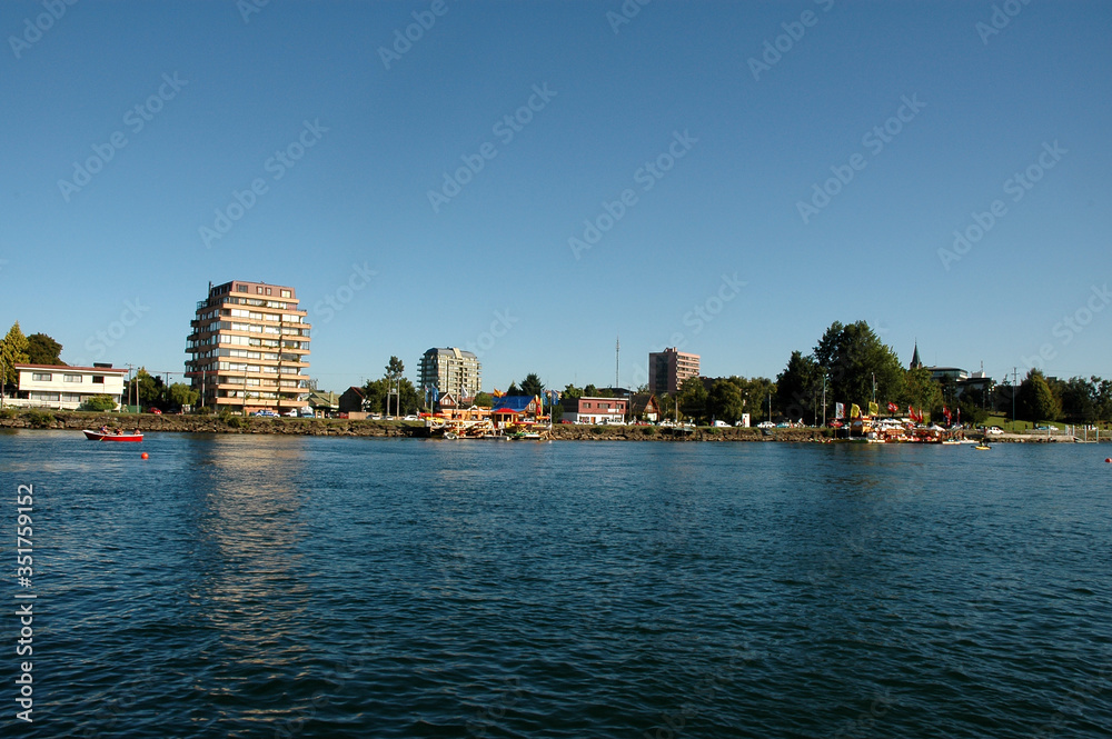 TORREÓN DE LA CUIDAD DE vALDIVIA SUR DE cHILE SUDAMERICA Stock Photo ...