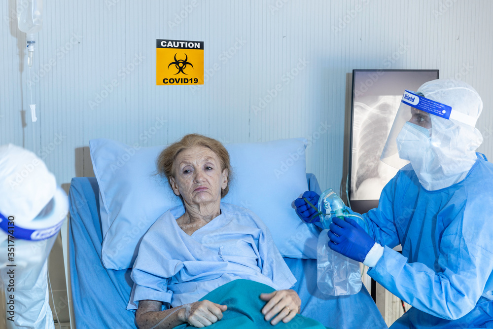 Coronavirus infected old patient gets support from medical team to have ...
