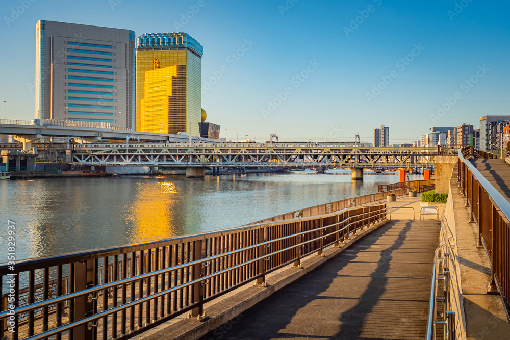 Stockfoto Japan. Panorama of Tokyo on an autumn day. The embankment of ...