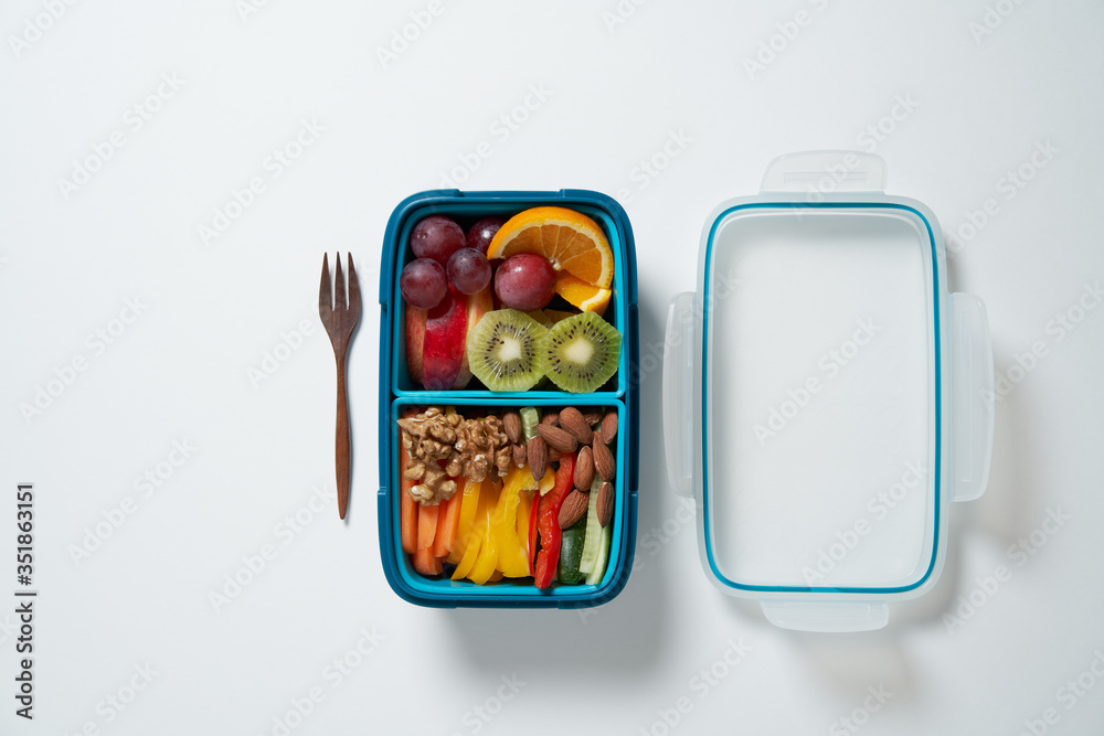 Top View of Full Lunch Box with Fuits, Vegetables and nuts. foto de ...
