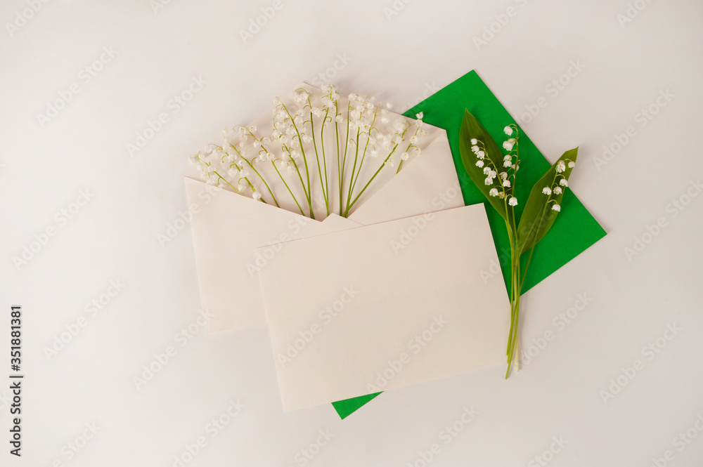 Flower arrangement. An envelope, a blank sheet of paper and spring ...