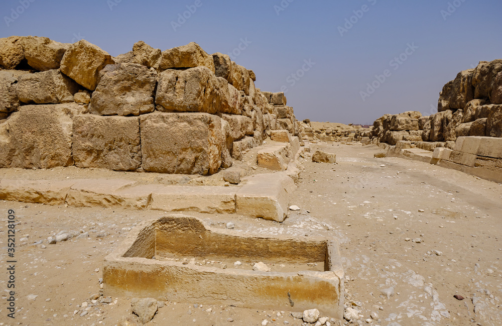 Ancient tomb remains at the Giza Plateau and the Giza pyramid complex ...