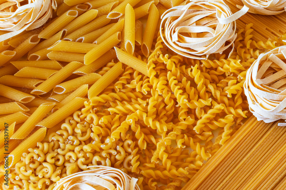 différents types et formes de pâtes italiennes Stock Photo | Adobe Stock