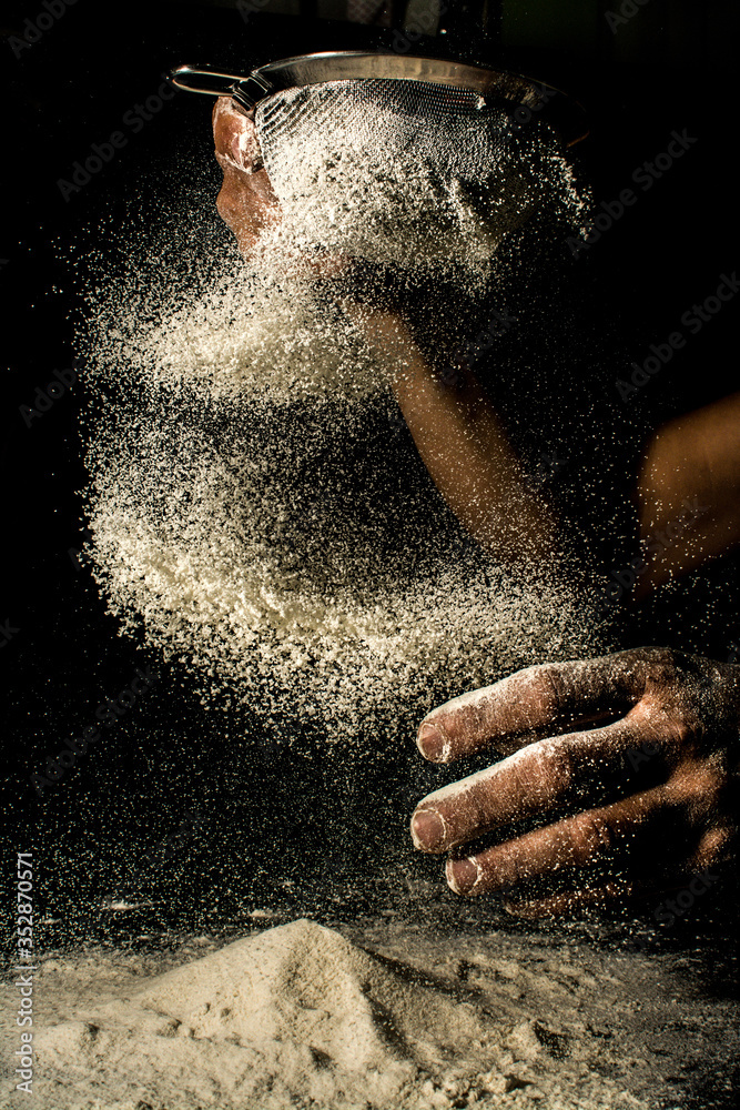 manos-harina-cocinar-amasar-espolvorear-polvo-panadero-masa-preparar ...