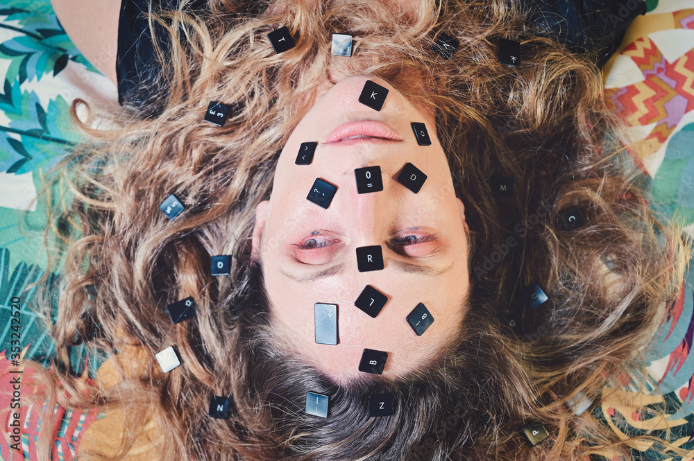 keyboard keys on woman's face, I got an idea, brainstorm, psychology ...
