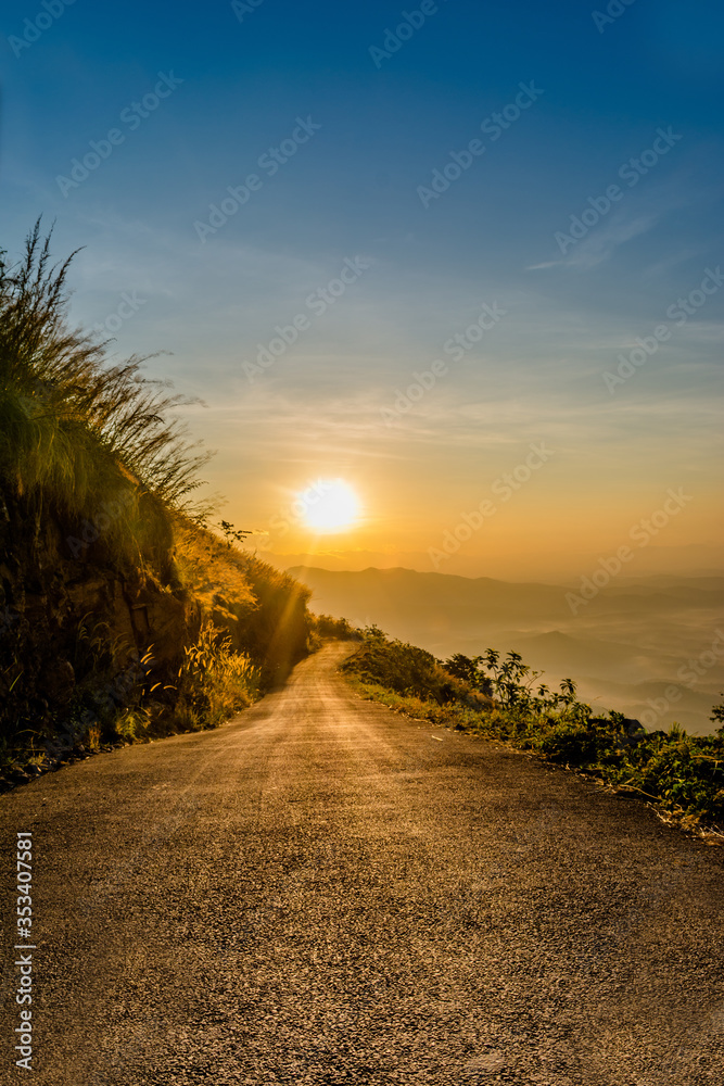 Foto de Dramatic sunrise view at Kerala God's own country colorful ...