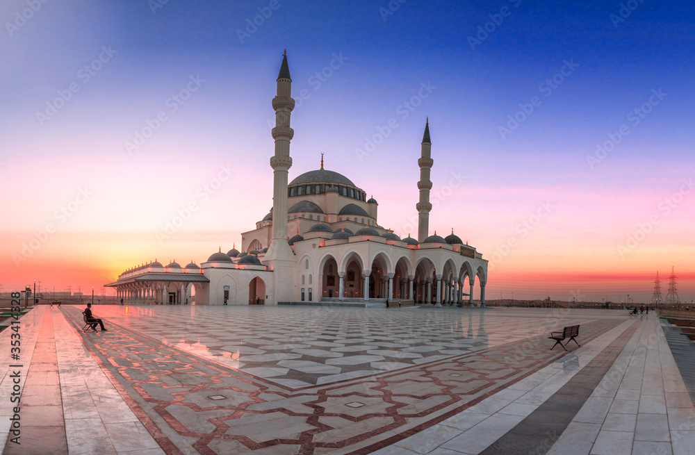 Beautiful Mosque in the world Sharjah New Mosque Amazing Architecture ...