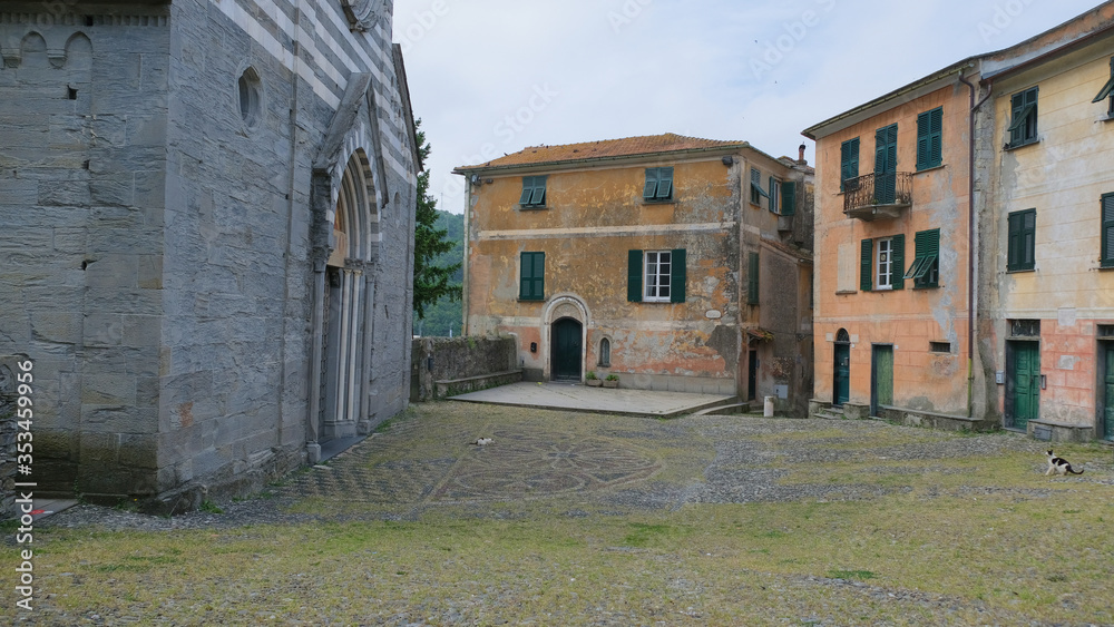 Il villaggio di San Salvatore a Cogorno, Genova, Liguria, Italia. Stock ...