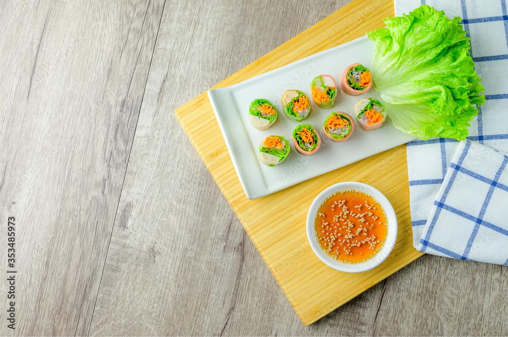 Fresh spring rolls or Noodle rolls wrap vegetables (kuay tiew lui suan ...