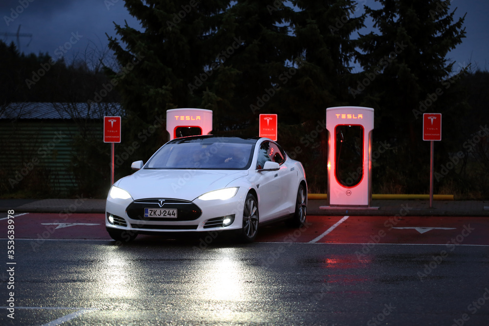 Tesla Model S Arrives at Supercharger Station at Night. Illustrative ...